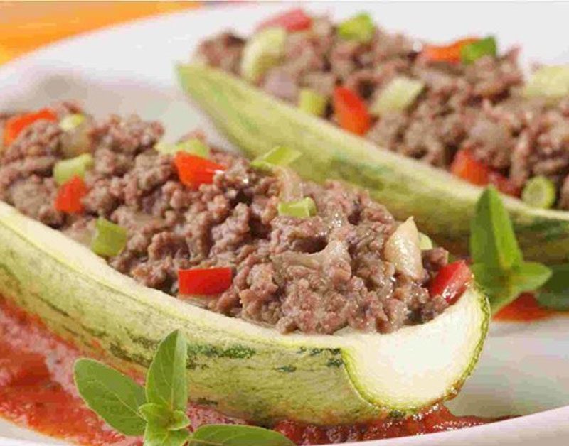 Abobrinha recheada com carne moída - Receitas Fáceis e Práticas