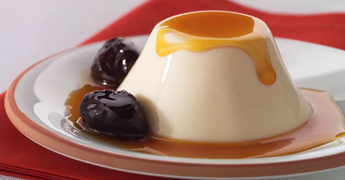 Manjar de coco com calda de ameixa – receita clássica e gostosa ...